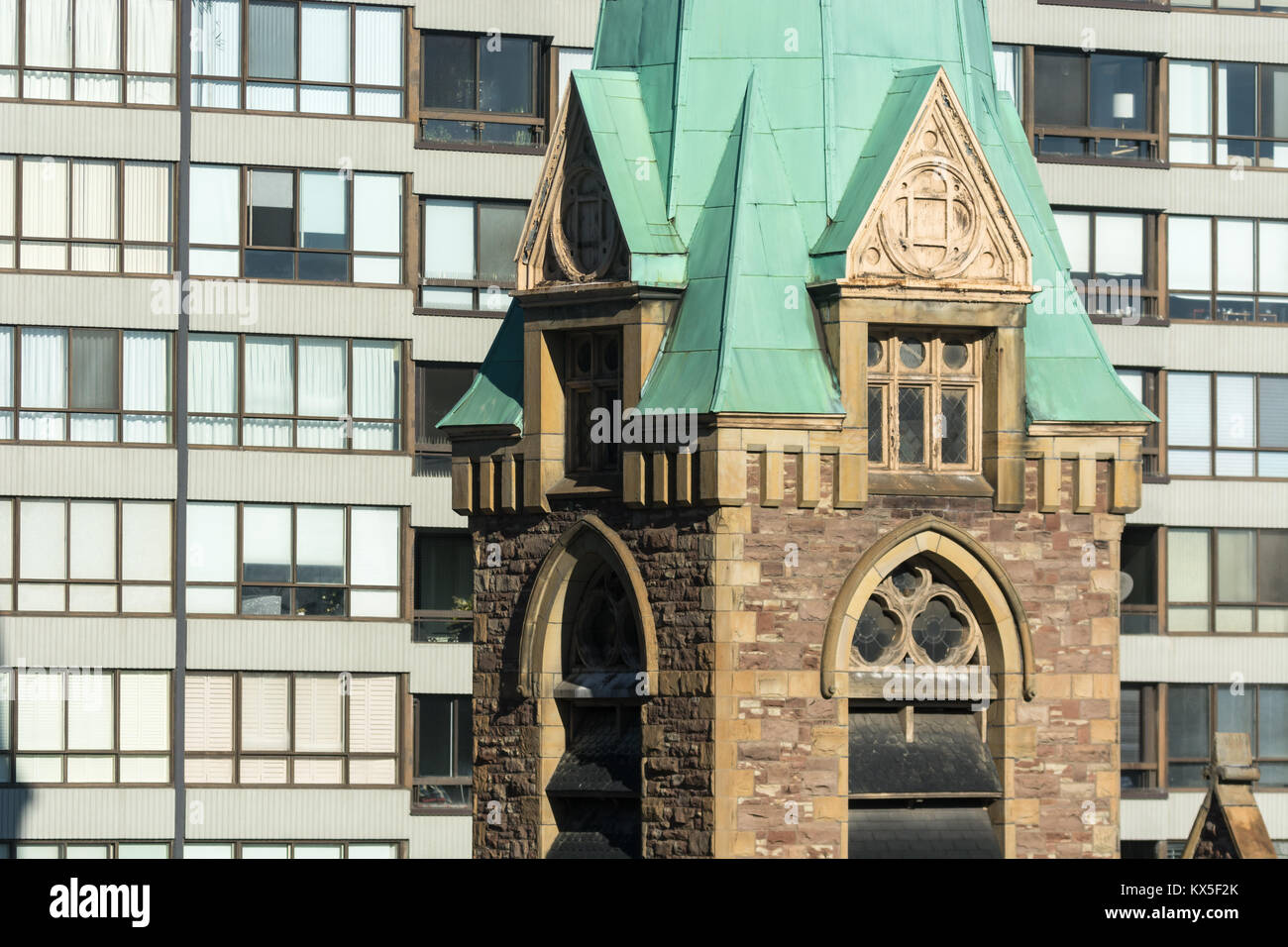 Toronto city green roof hi-res stock photography and images - Alamy