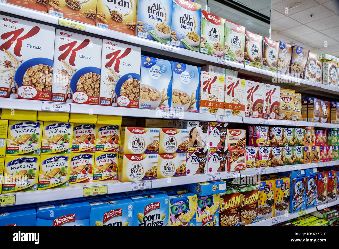 Kelloggs cereal display hi-res stock photography and images - Alamy