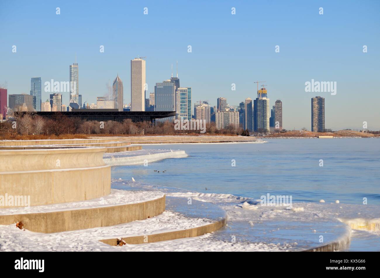 Chicago city skyline in winter hi-res stock photography and images - Alamy