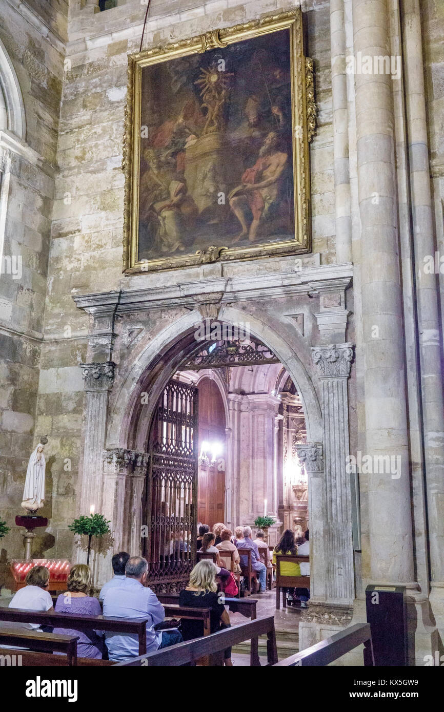Cathedral of st mary maior de lisboa sé hi-res stock photography and ...