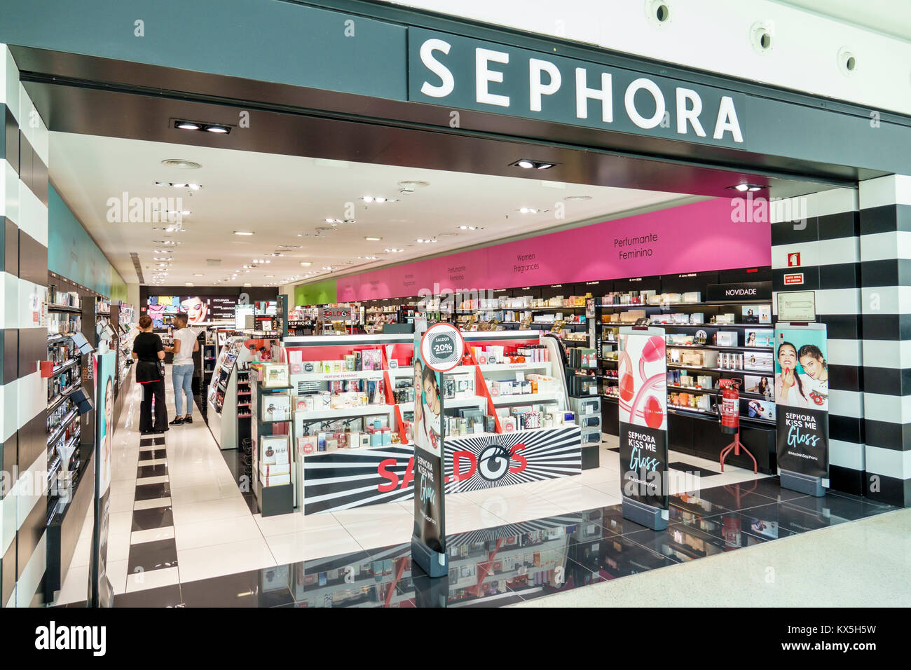 Sephora Retail Shopping Shop Stock Photos & Sephora Retail Shopping ...