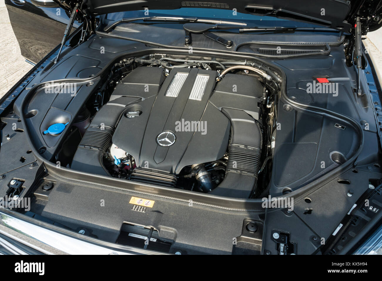 Hong Kong, China Sept 20, 2017 : Mercedes-Benz S 320 2017 Engine Sept ...
