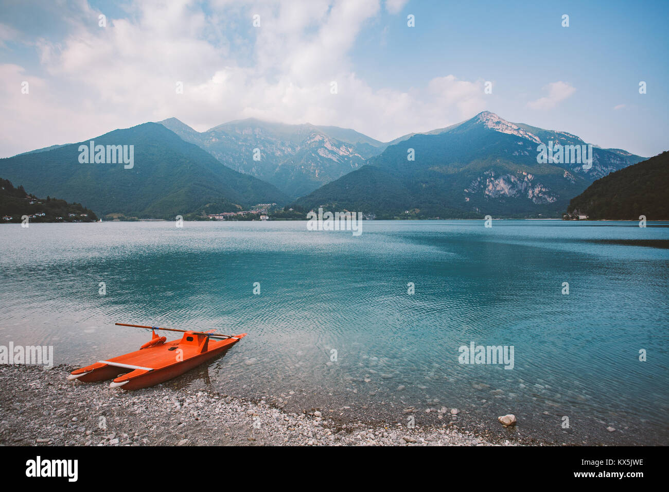 Top view lifeboat hi-res stock photography and images - Alamy