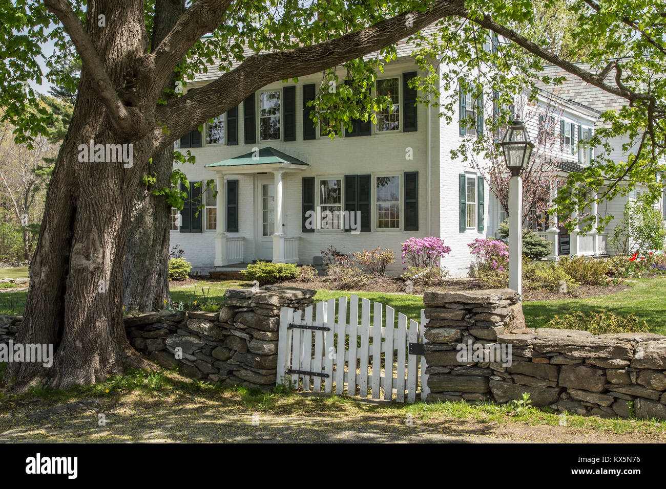 Massachusetts farmhouse new england colonial architecture hi-res stock ...
