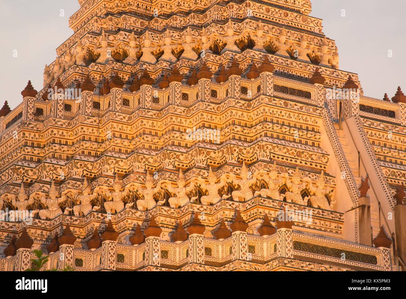 Seashells and bits of Porcelain decorative tile pattern at main Prang ...