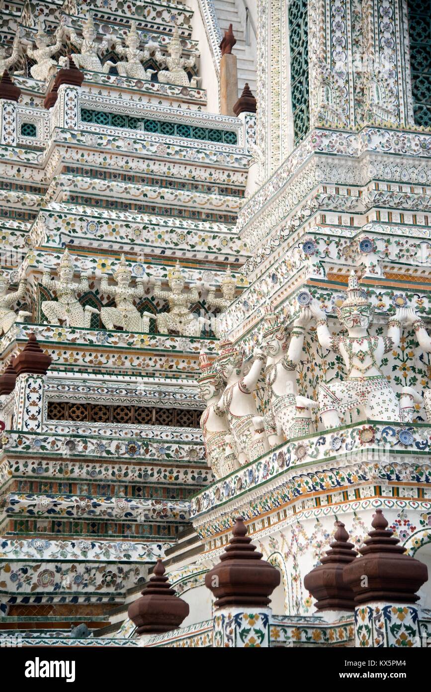 Seashells and bits of Porcelain decorative tile pattern at main Prang ...