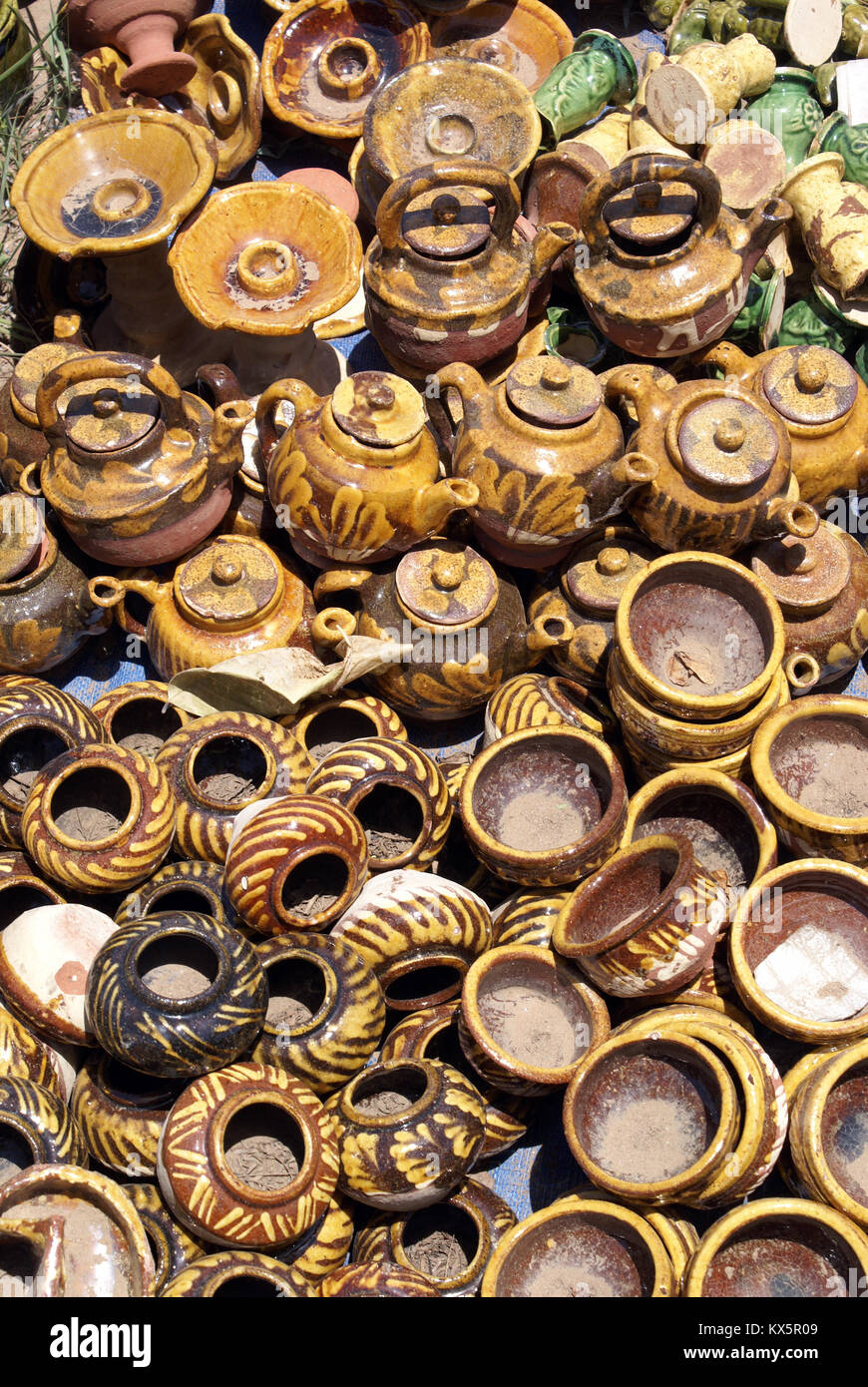 Teapots and pottery on the market in Bagan, Myanmar Stock Photo - Alamy