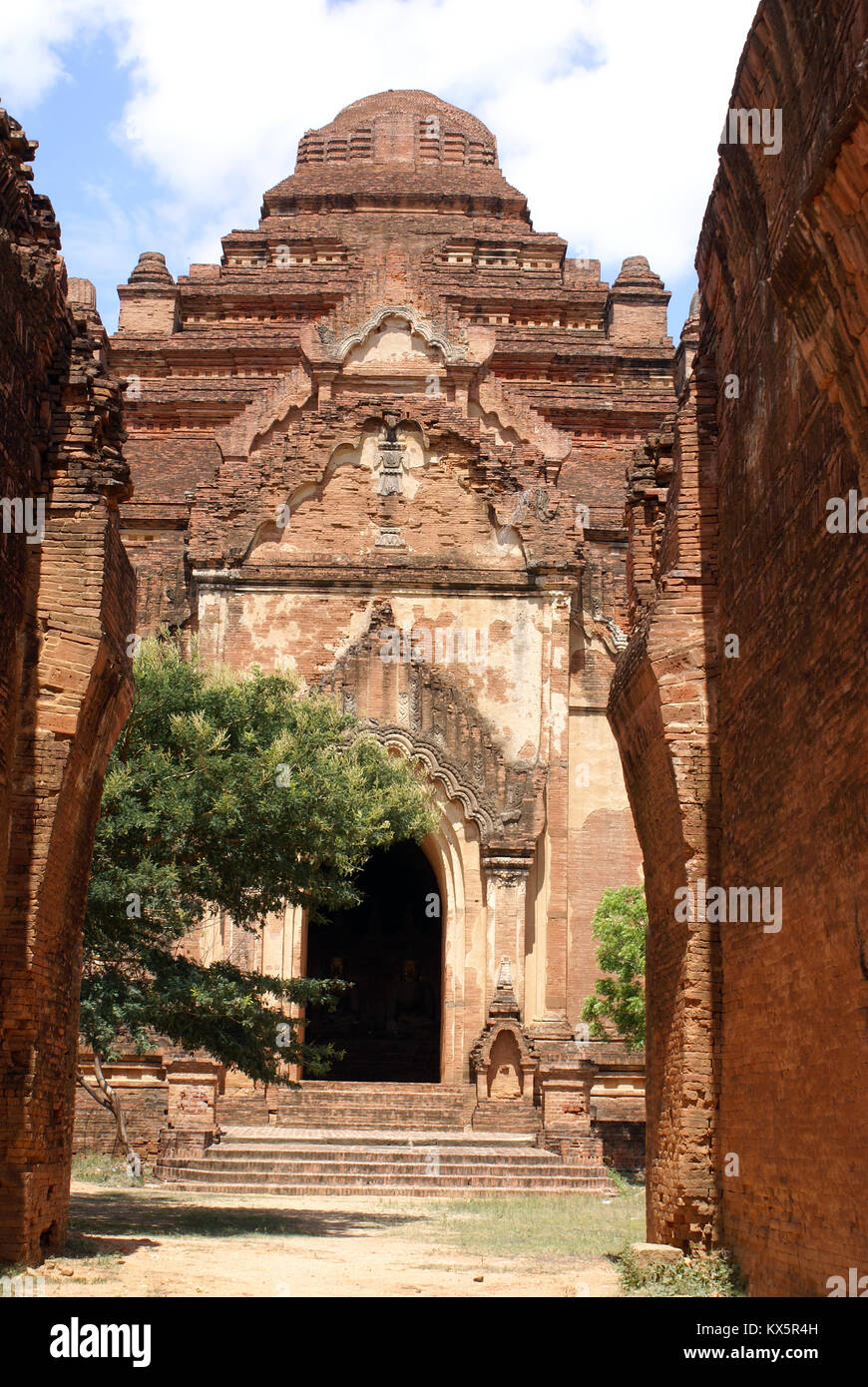 Dhammayan temple hi-res stock photography and images - Alamy