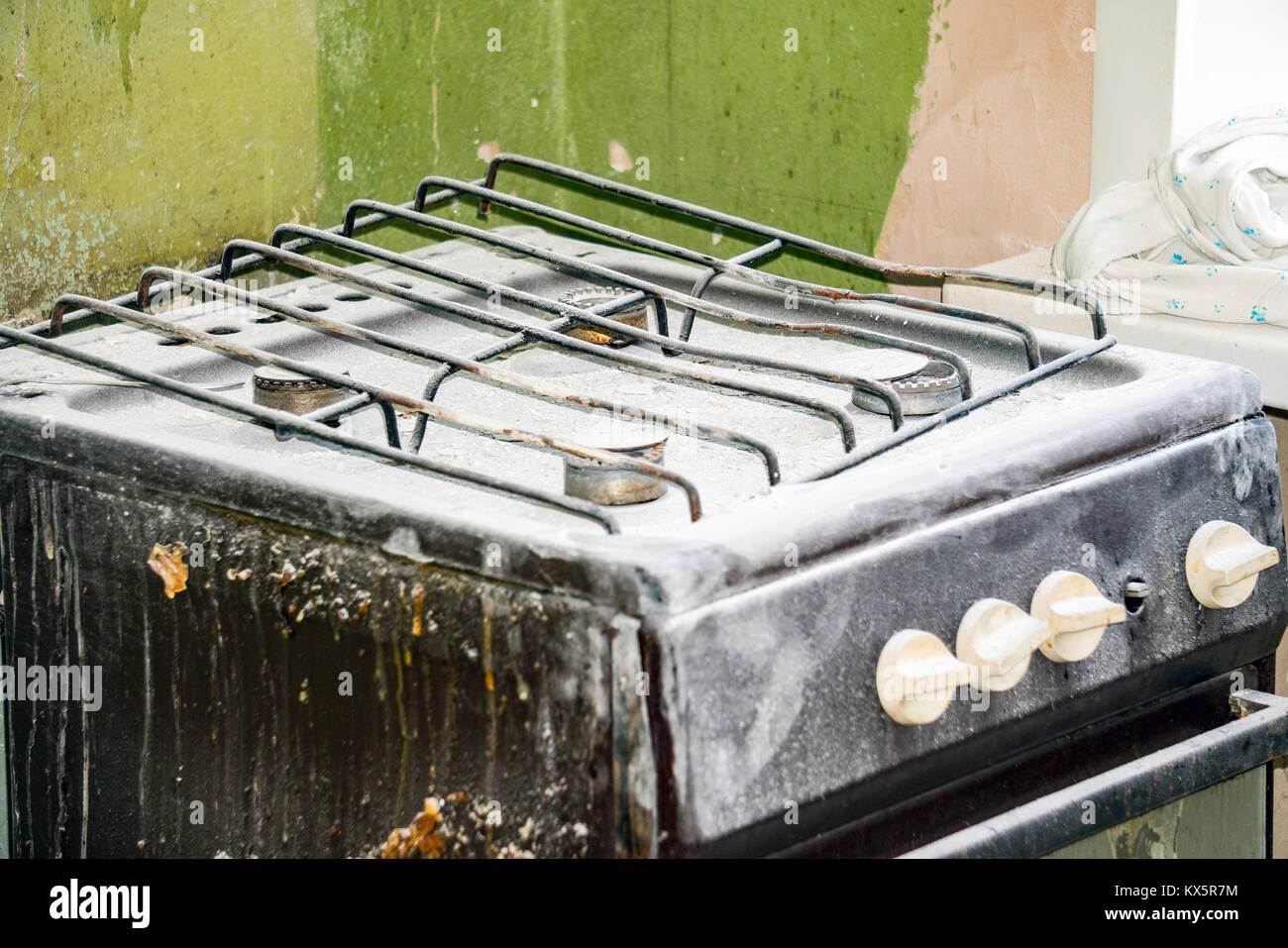 Old rusty stove top hi-res stock photography and images - Alamy