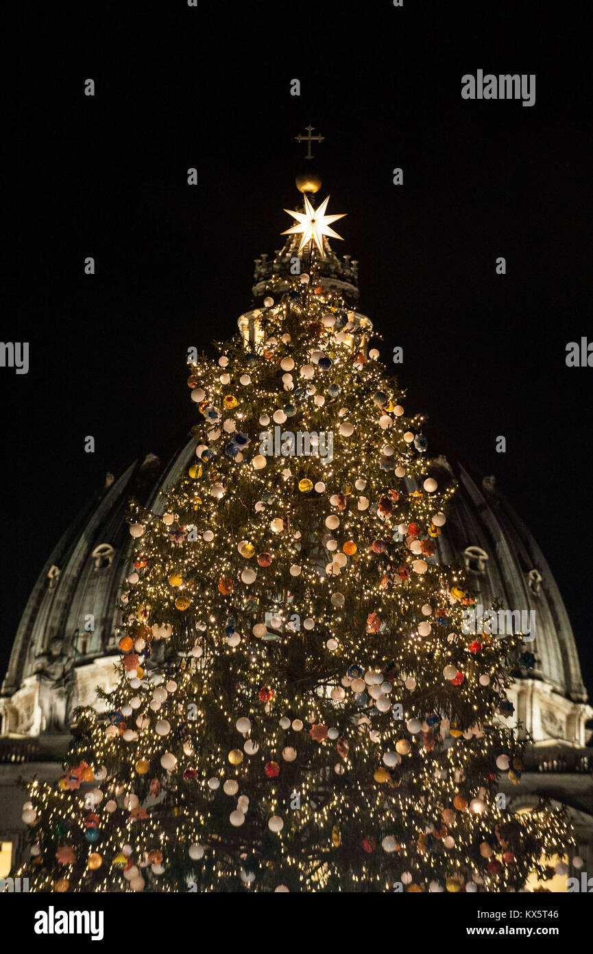 Ceremony of lighting the Christmas tree and the nativity scene in St ...