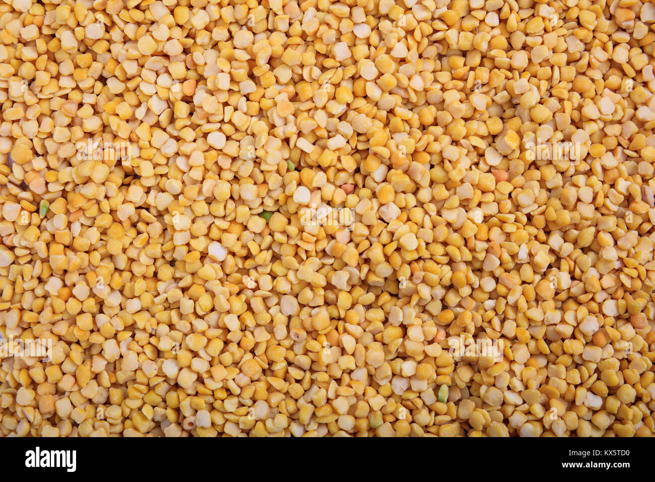 Raw split peas full background Stock Photo - Alamy