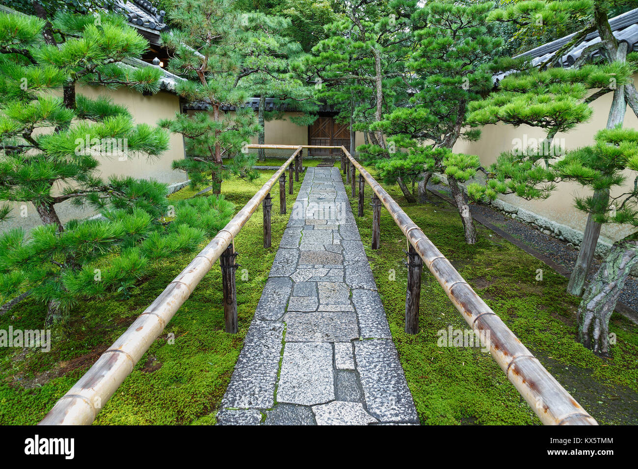 Koto-in Temple in Kyoto, Japan KYOTO, JAPAN - OCTOBER 22: Koto-in ...