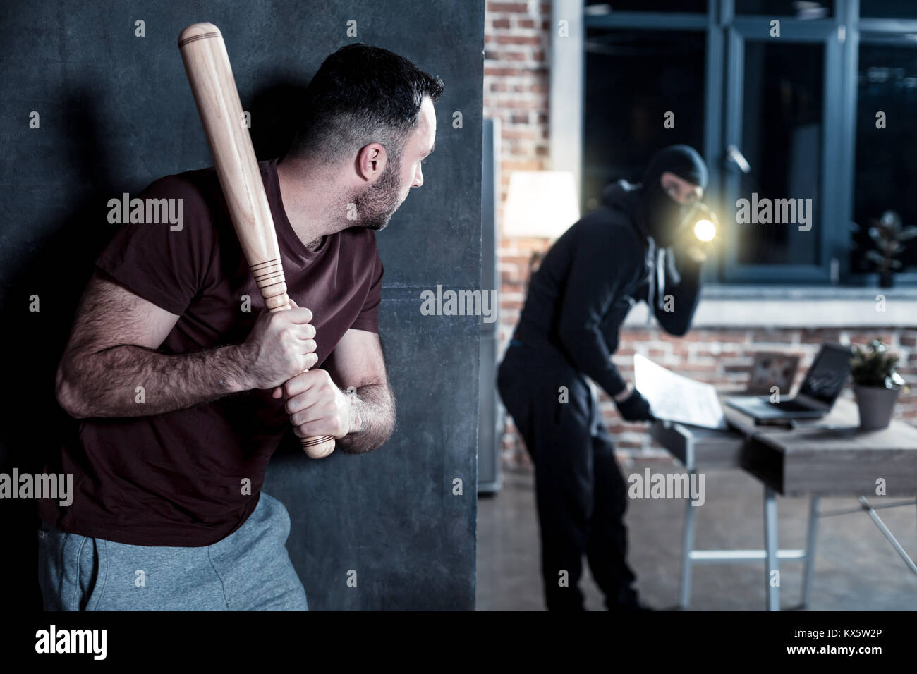 Thief hiding hi-res stock photography and images - Alamy
