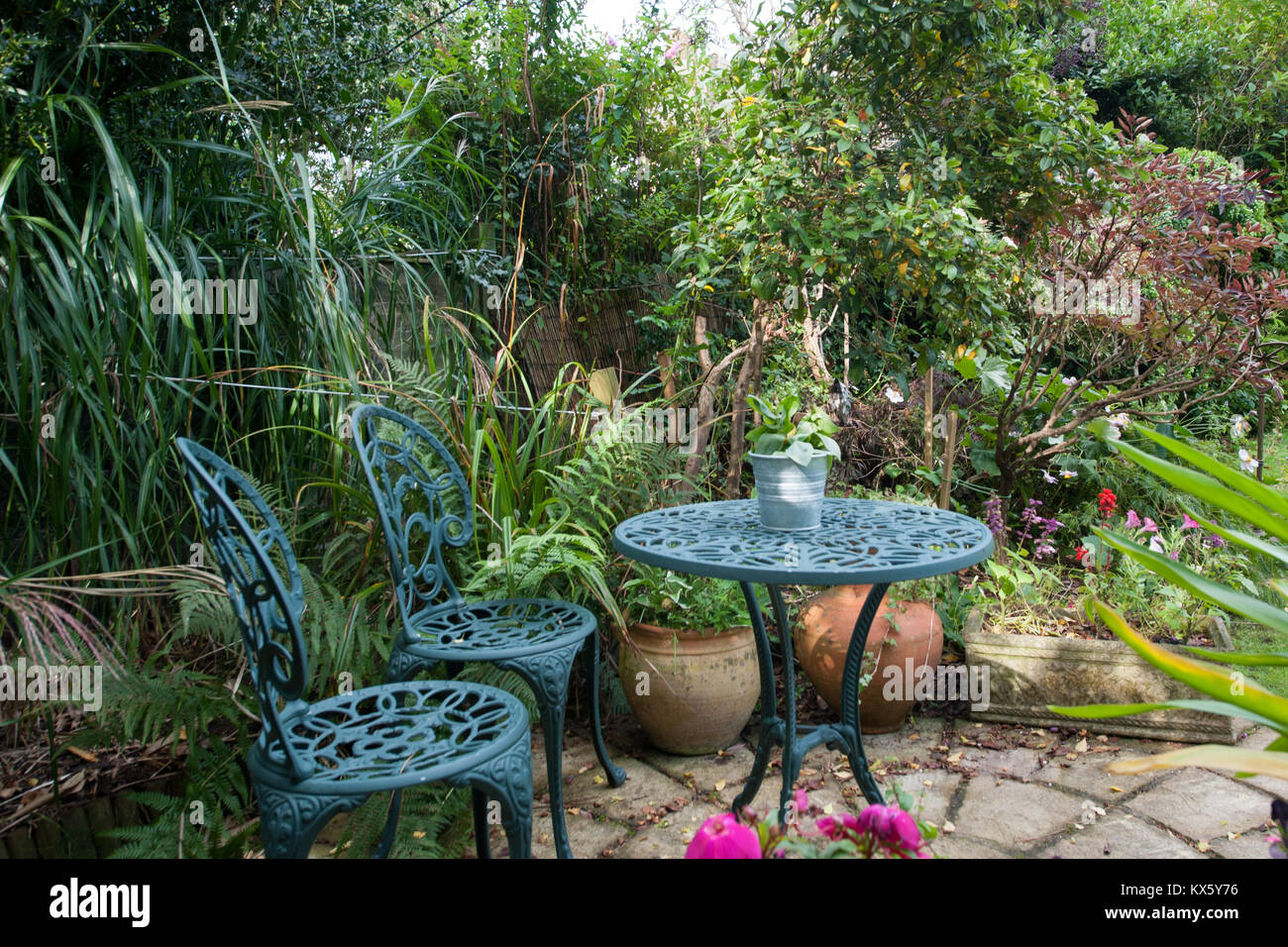 Secluded Garden Stock Photos & Secluded Garden Stock Images - Alamy