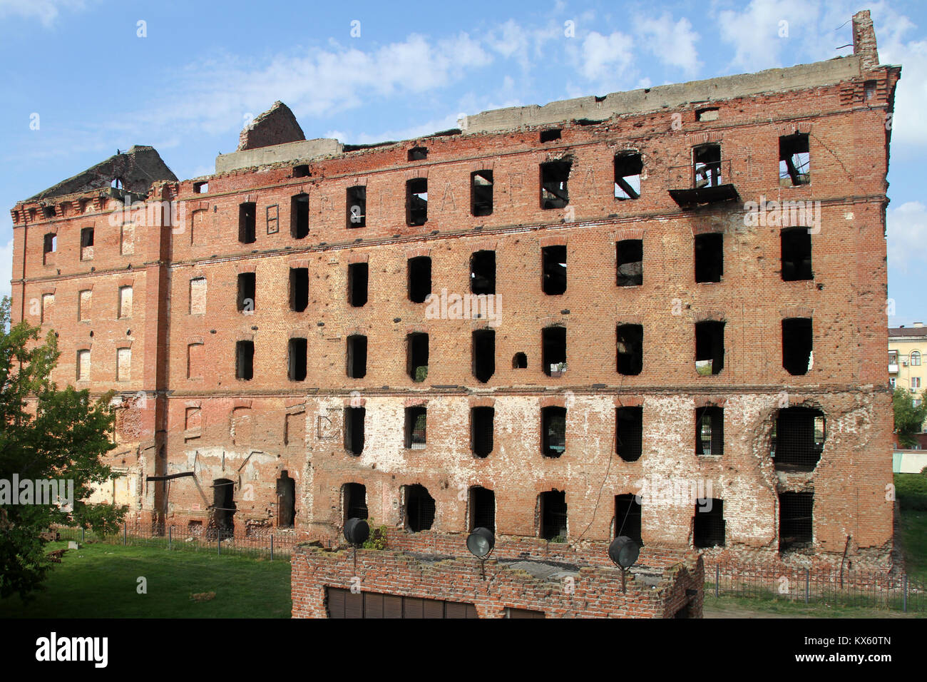 Red brick mill hi-res stock photography and images - Alamy