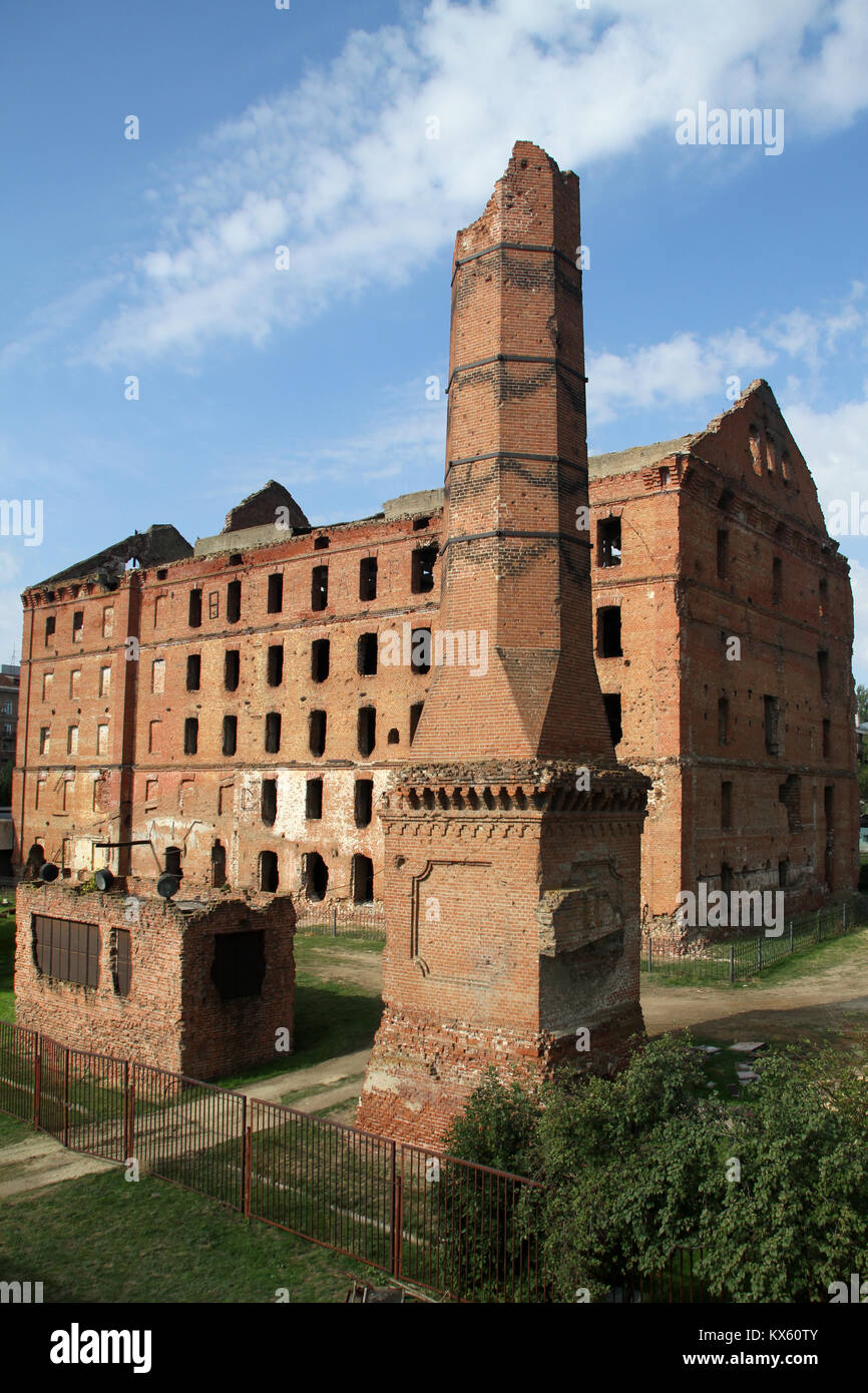 Red brick mill hi-res stock photography and images - Alamy