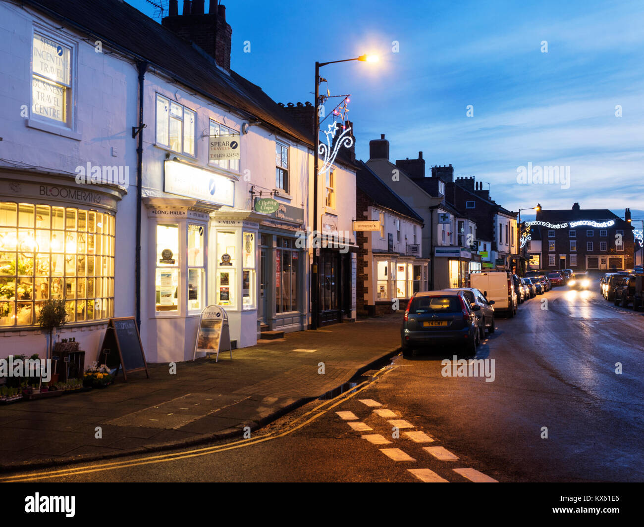 Boroughbridge high street christmas hi-res stock photography and images ...