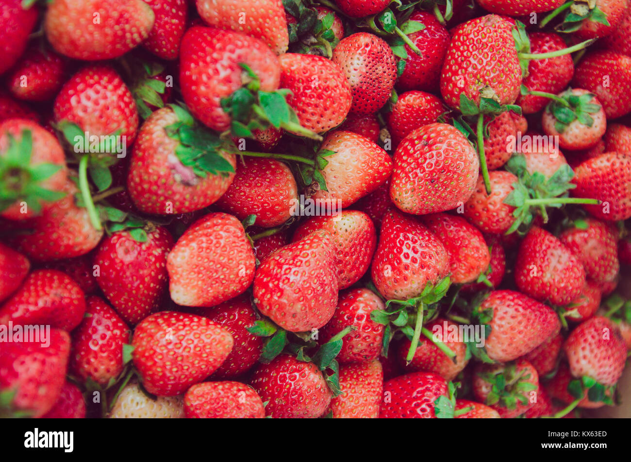 Strawberries bunch hi-res stock photography and images - Alamy