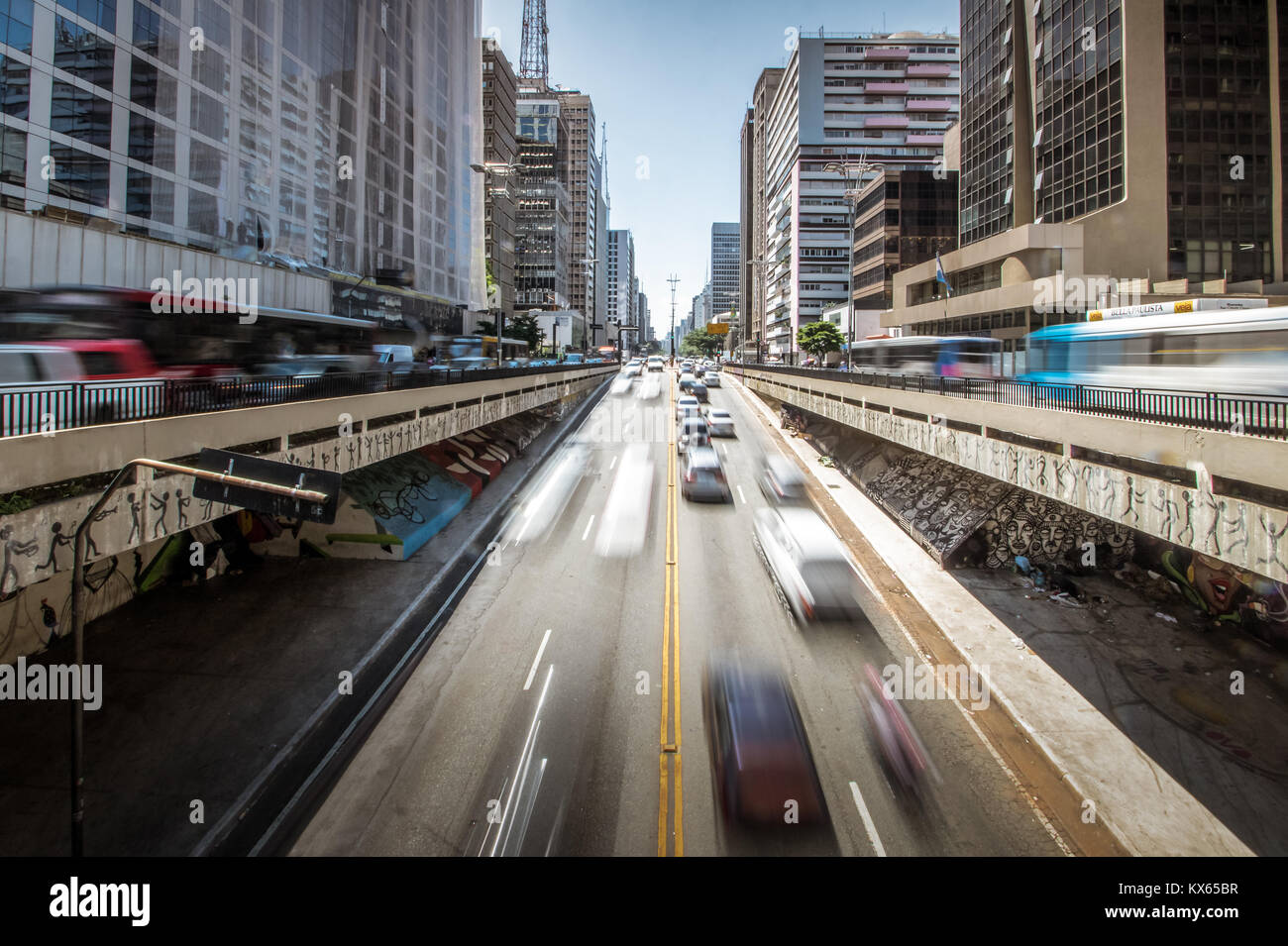 Moving cars long exposure hi-res stock photography and images - Alamy