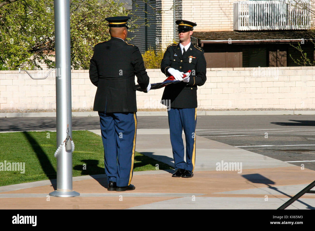 U.S. Army National Guard personnel daily duties and life. Working ...