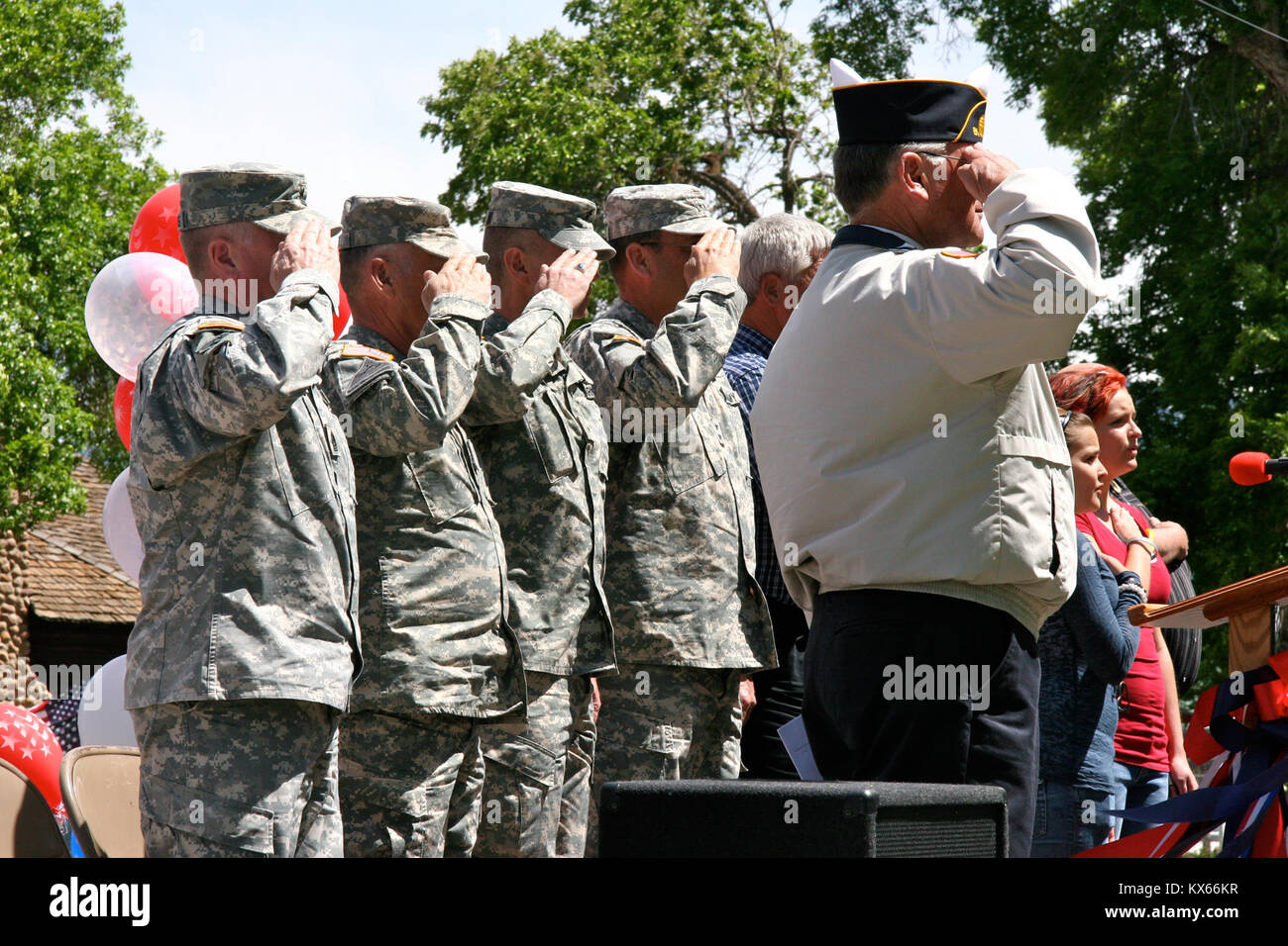 U.S. Army National Guard personnel daily duties and life. Working ...