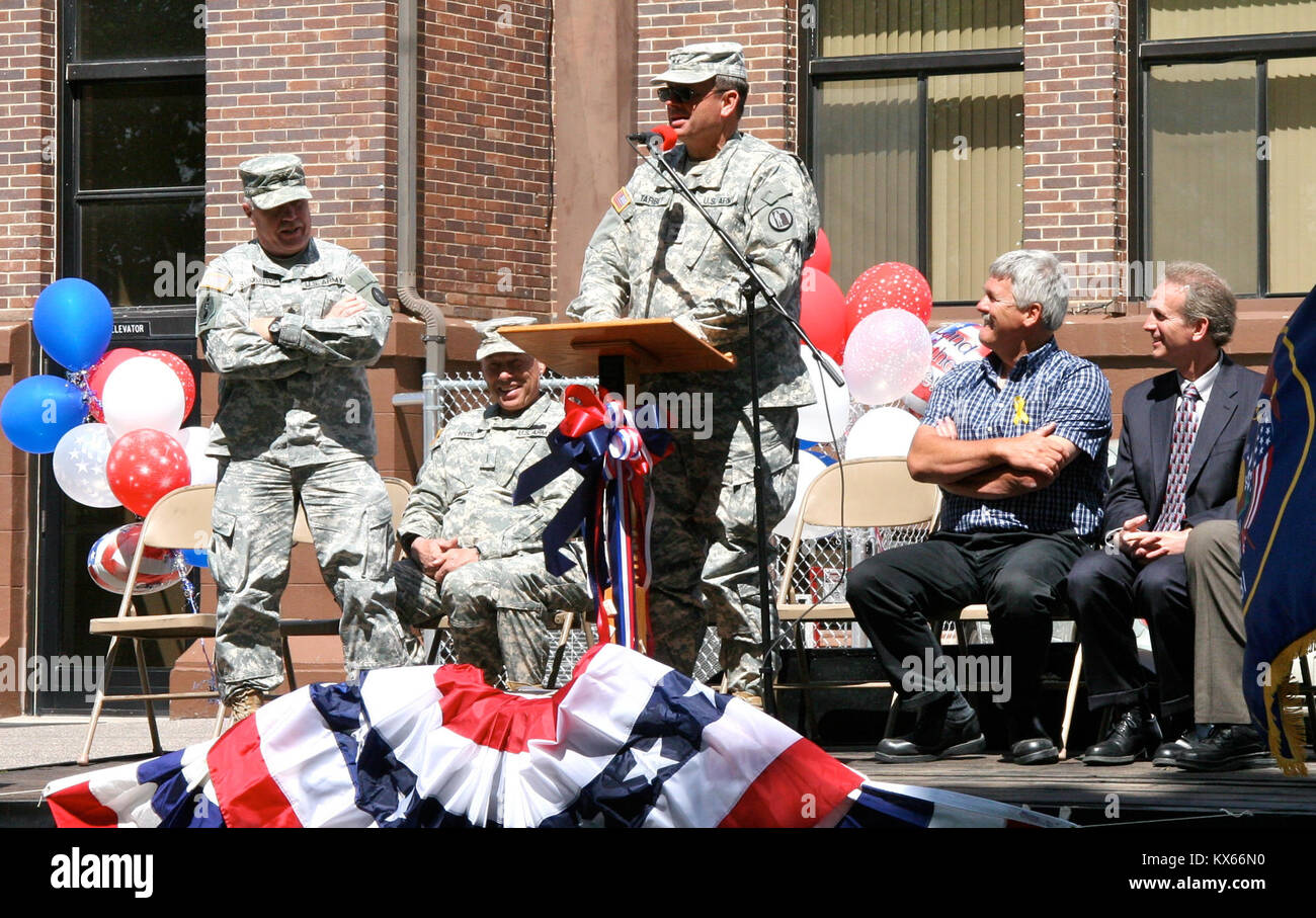U.S. Army National Guard personnel daily duties and life. Working ...