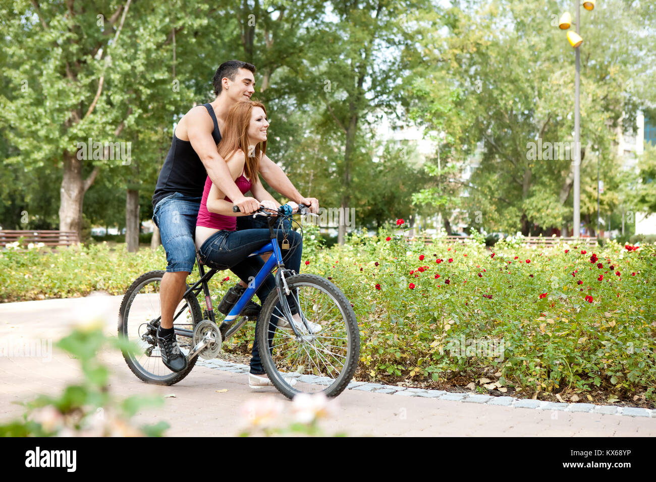 Lovers cycle hi-res stock photography and images - Alamy