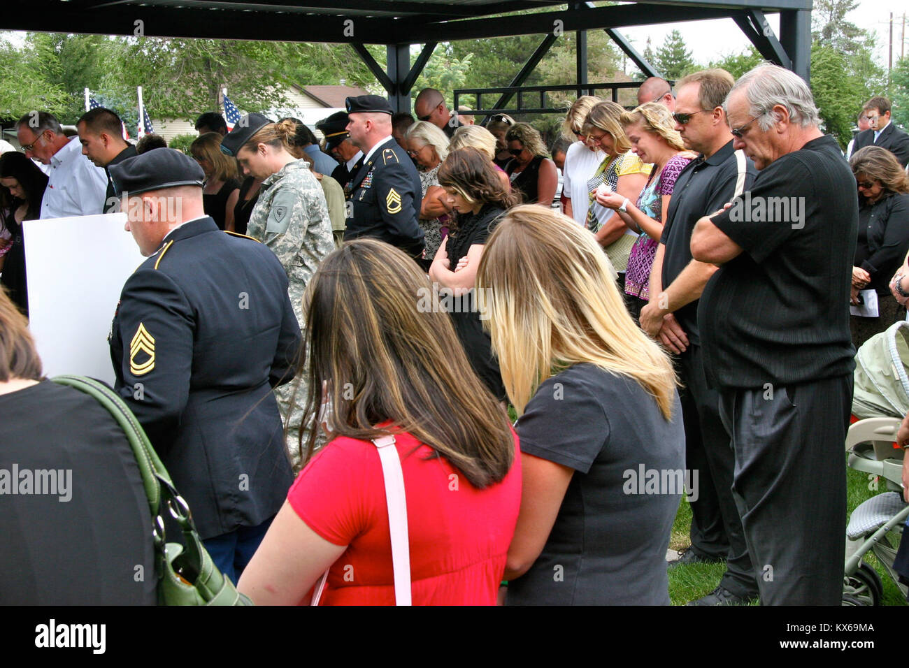 U.S. Army National Guard personnel daily duties and life. Working ...