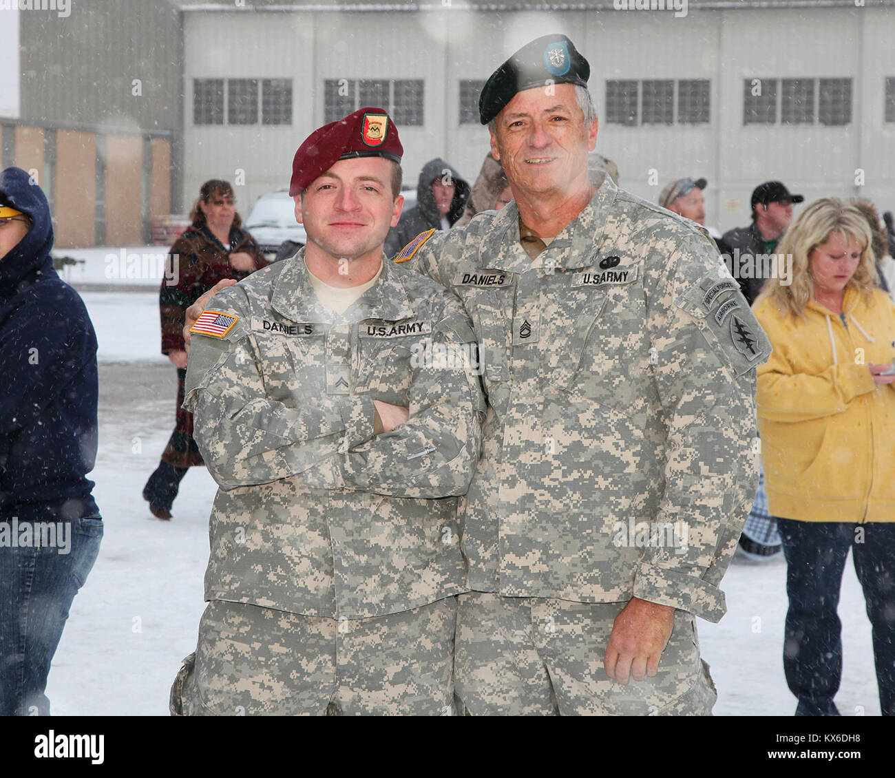 U.S. Army National Guard personnel daily duties and life. Working ...