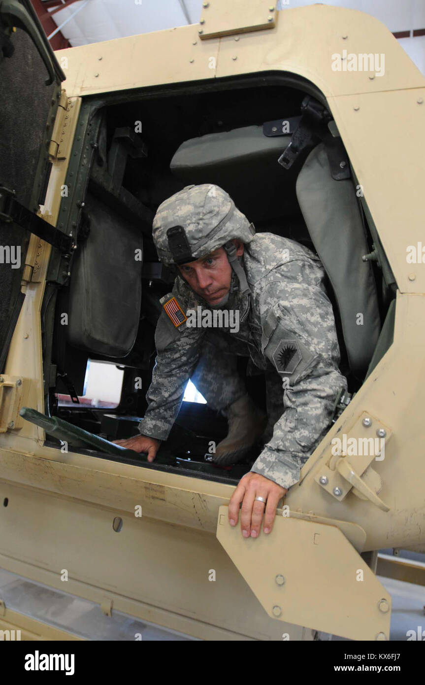 Humvee egress assistance trainer hi-res stock photography and images ...