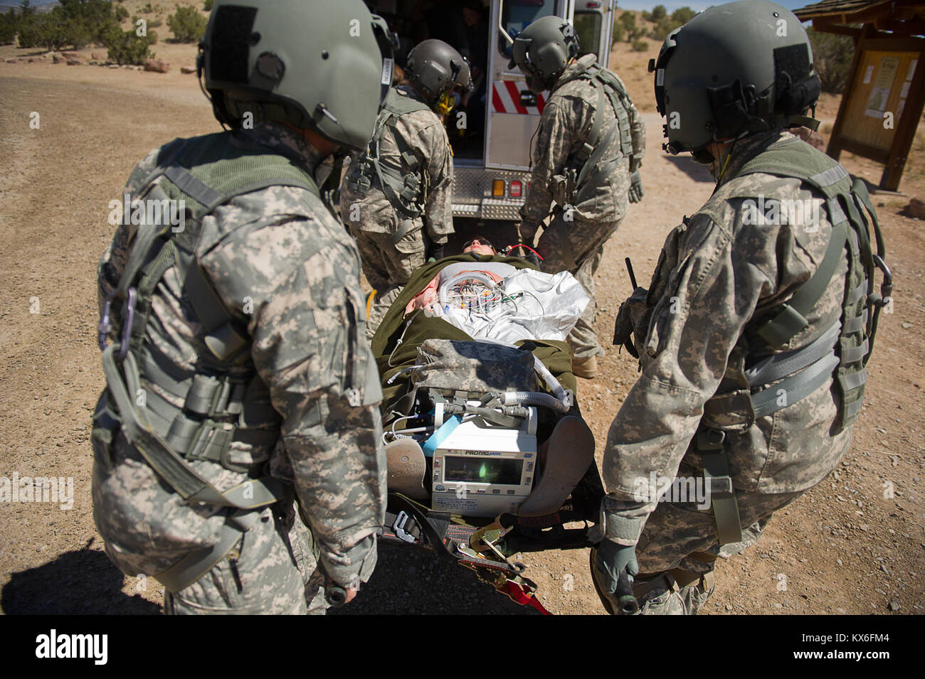 U.S. Army Soldiers from Utah Army National Guard, 2nd Battalion, 211th ...