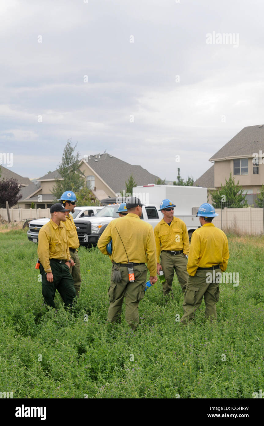 Aviation operations specialists and firefighters from the U.S. Forest ...