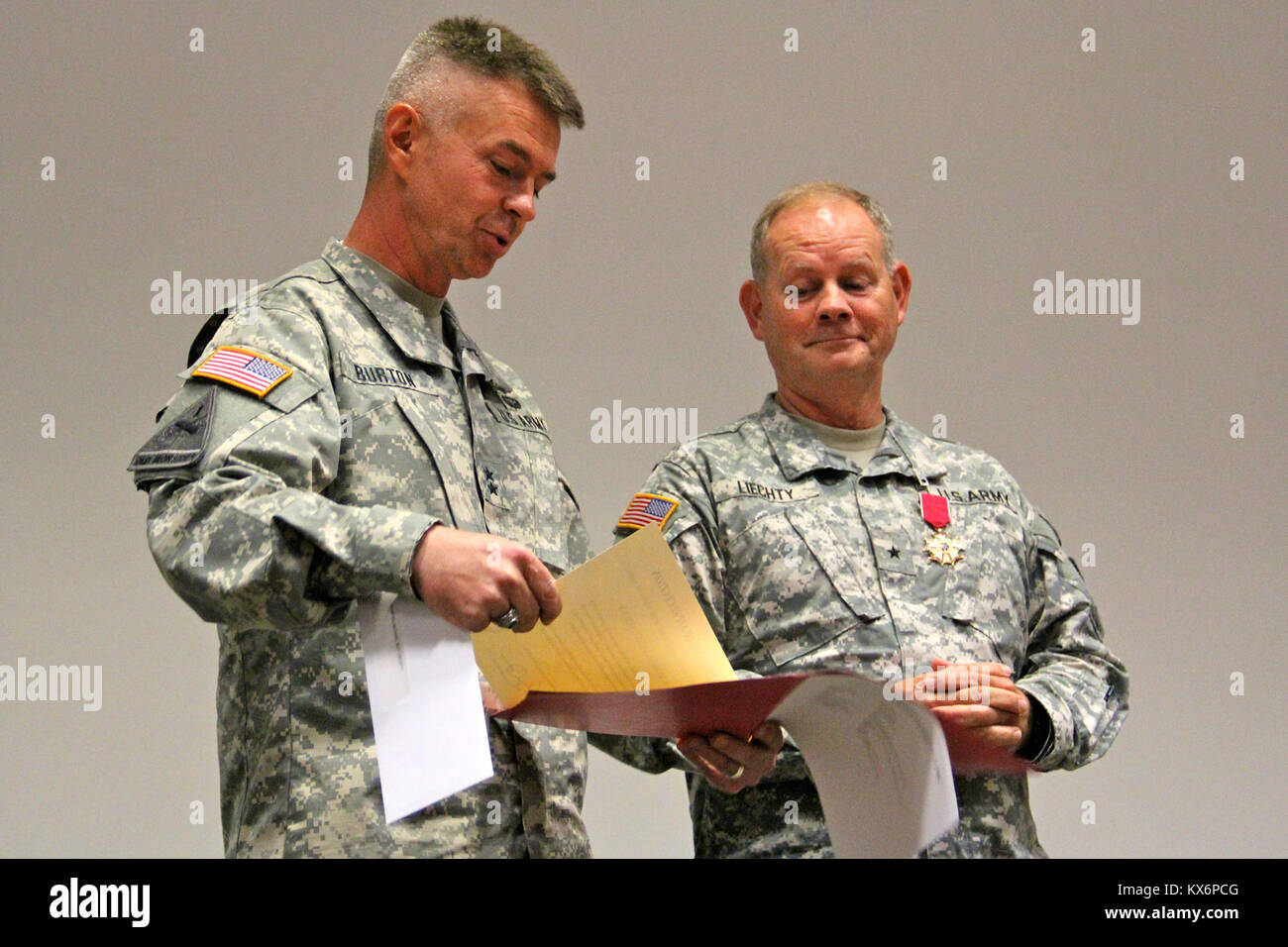 U.S. Army National Guard personnel daily duties and life. Working ...
