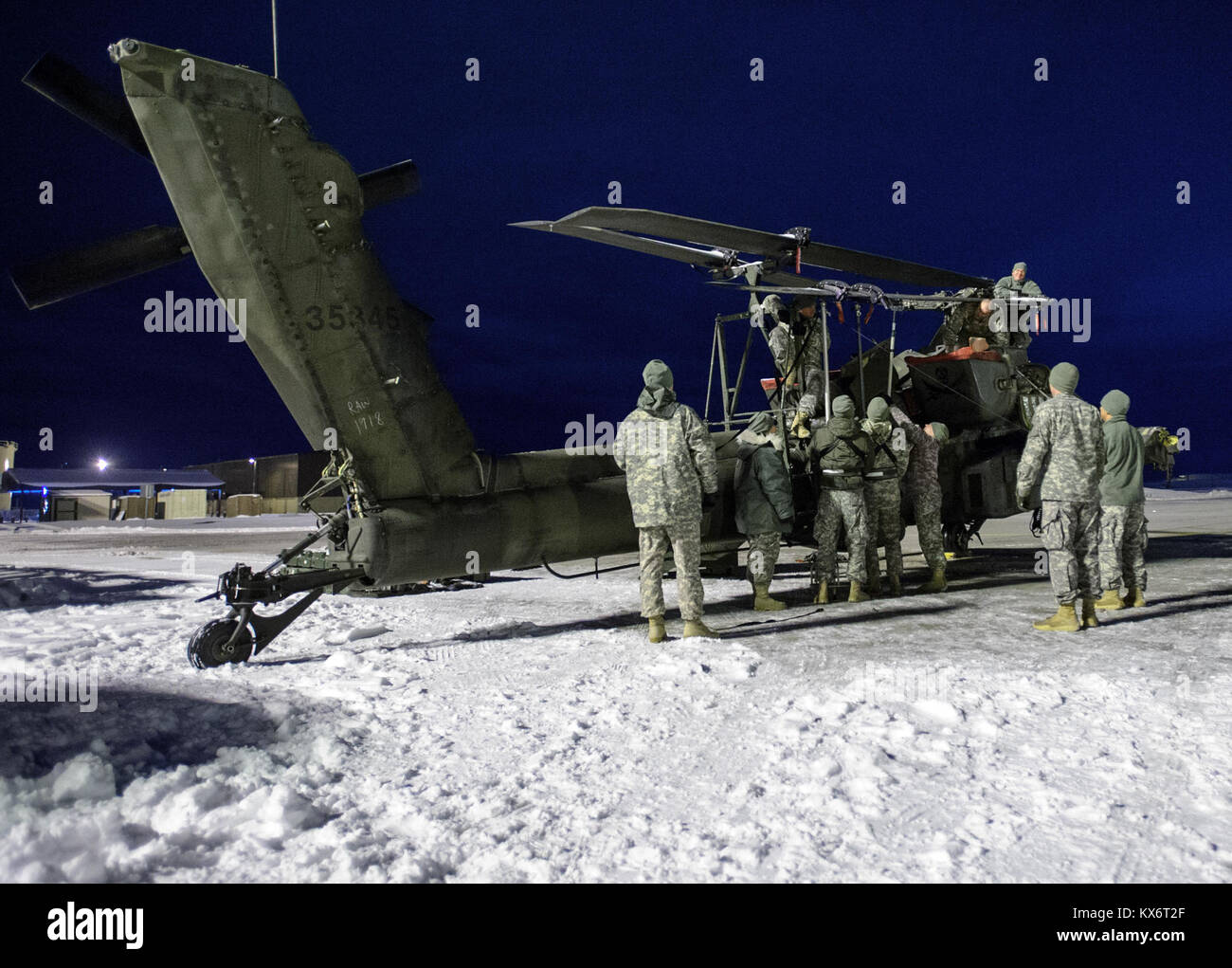 U.S. Army National Guard soldiers from the 1-211 Aviation Brigade from ...