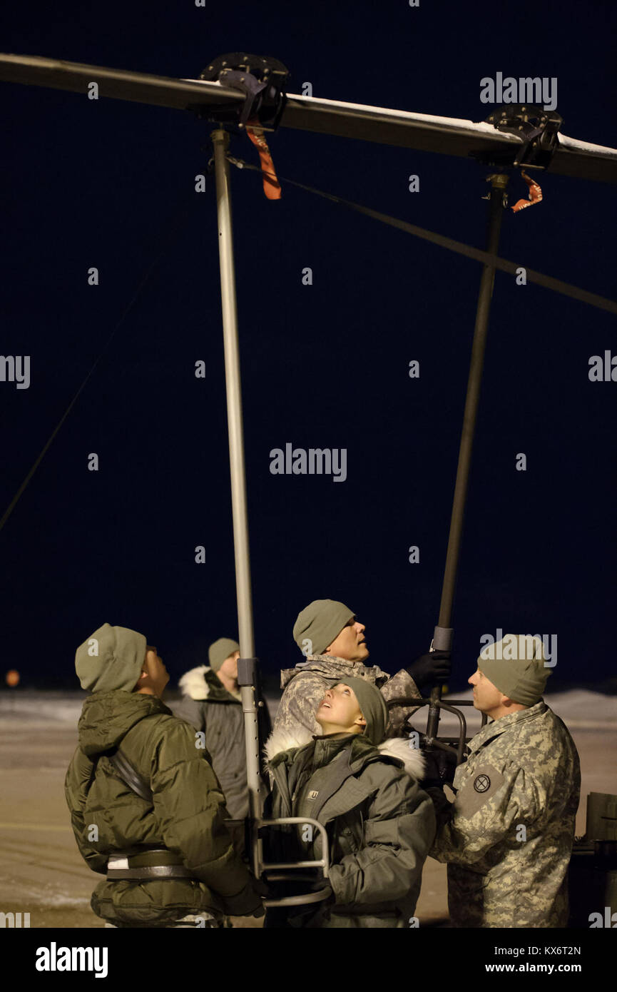 U.S. Army National Guard soldiers from the 1-211 Aviation Brigade from ...