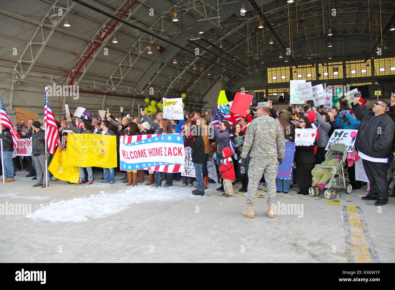 Soldiers of the Utah Army National Guard's1-211th Aviation Return to ...