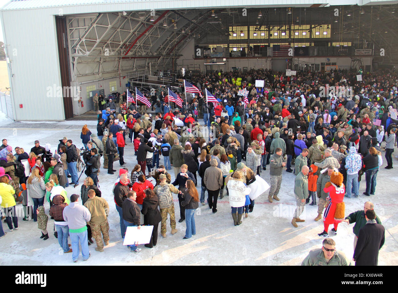 Soldiers of the Utah Army National Guard's1-211th Aviation Return to ...