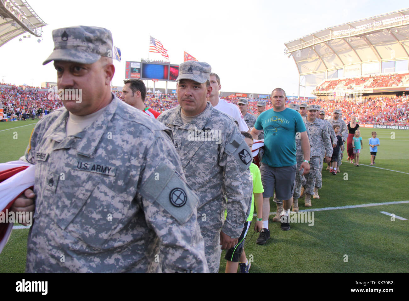 U.S. Army National Guard personnel daily duties and life. Working ...