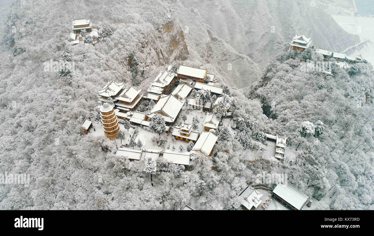 Kongtong mountain hi-res stock photography and images - Alamy