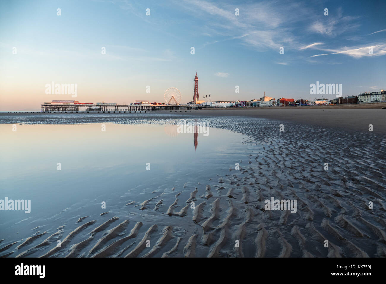 Blackpool, UK. 8th Jan, 2018. weather news. A cracking start to the day ...
