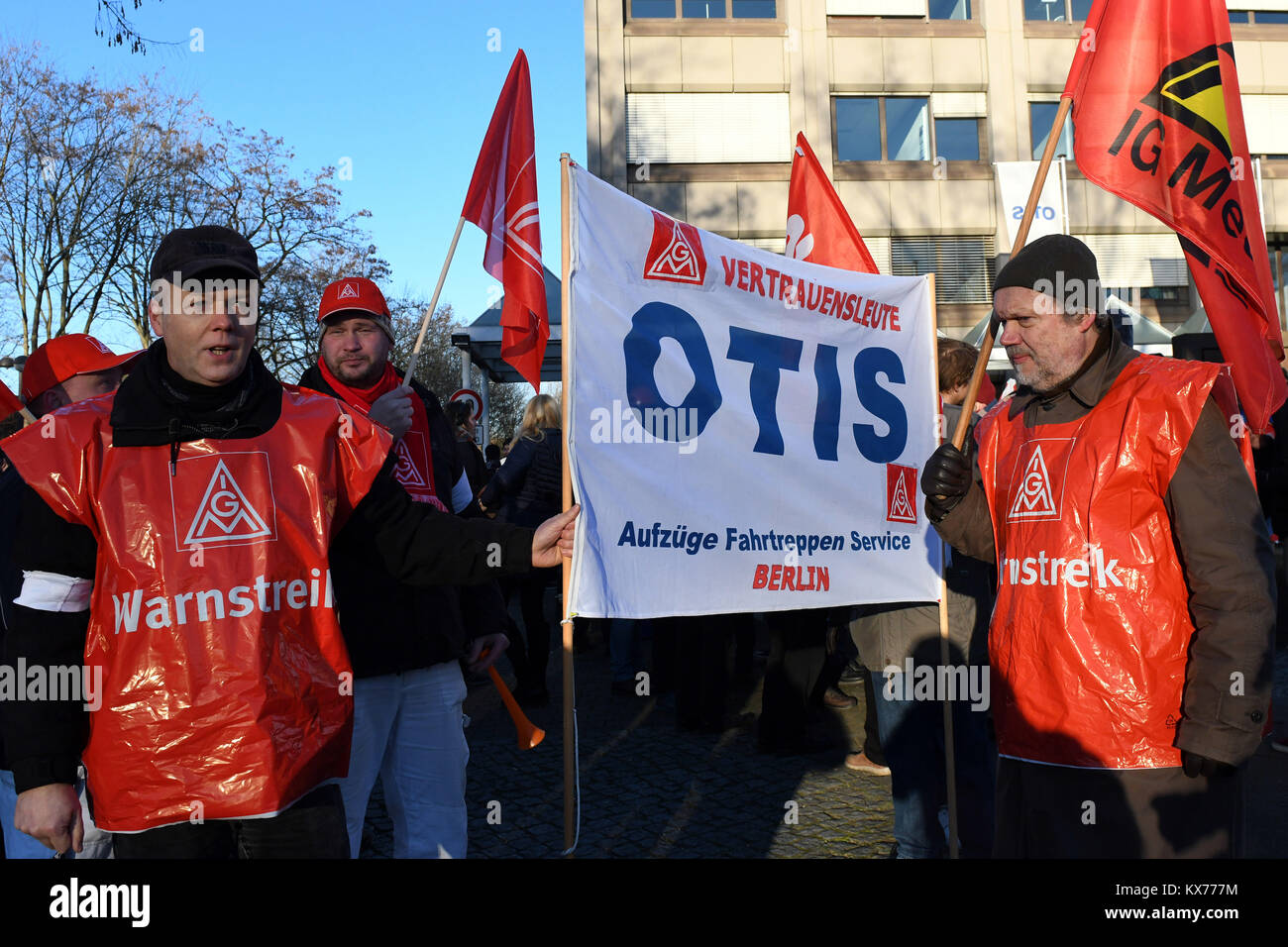 Berlin, Germany. 08th Jan, 2018. Employees of the company OTIS ...