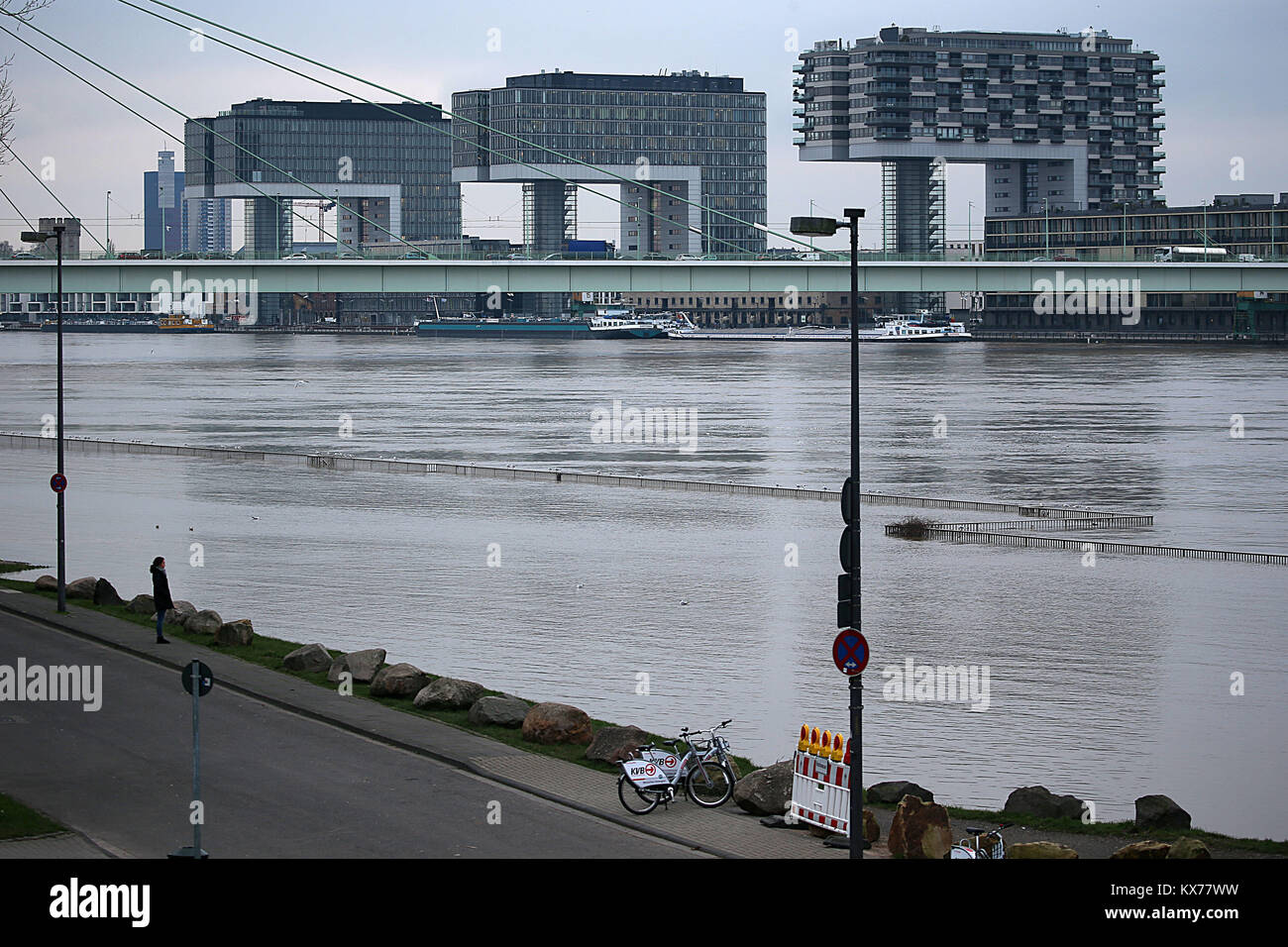 Cologne, Germany. 08th Jan, 2018. Water flooded the dictrict of Deutz ...