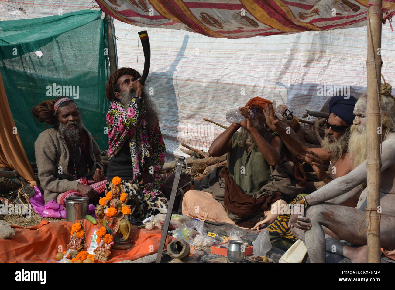 Kolkata, India. 08th Jan, 2018. Camping Naga Sadhus, devotees, rituals ...