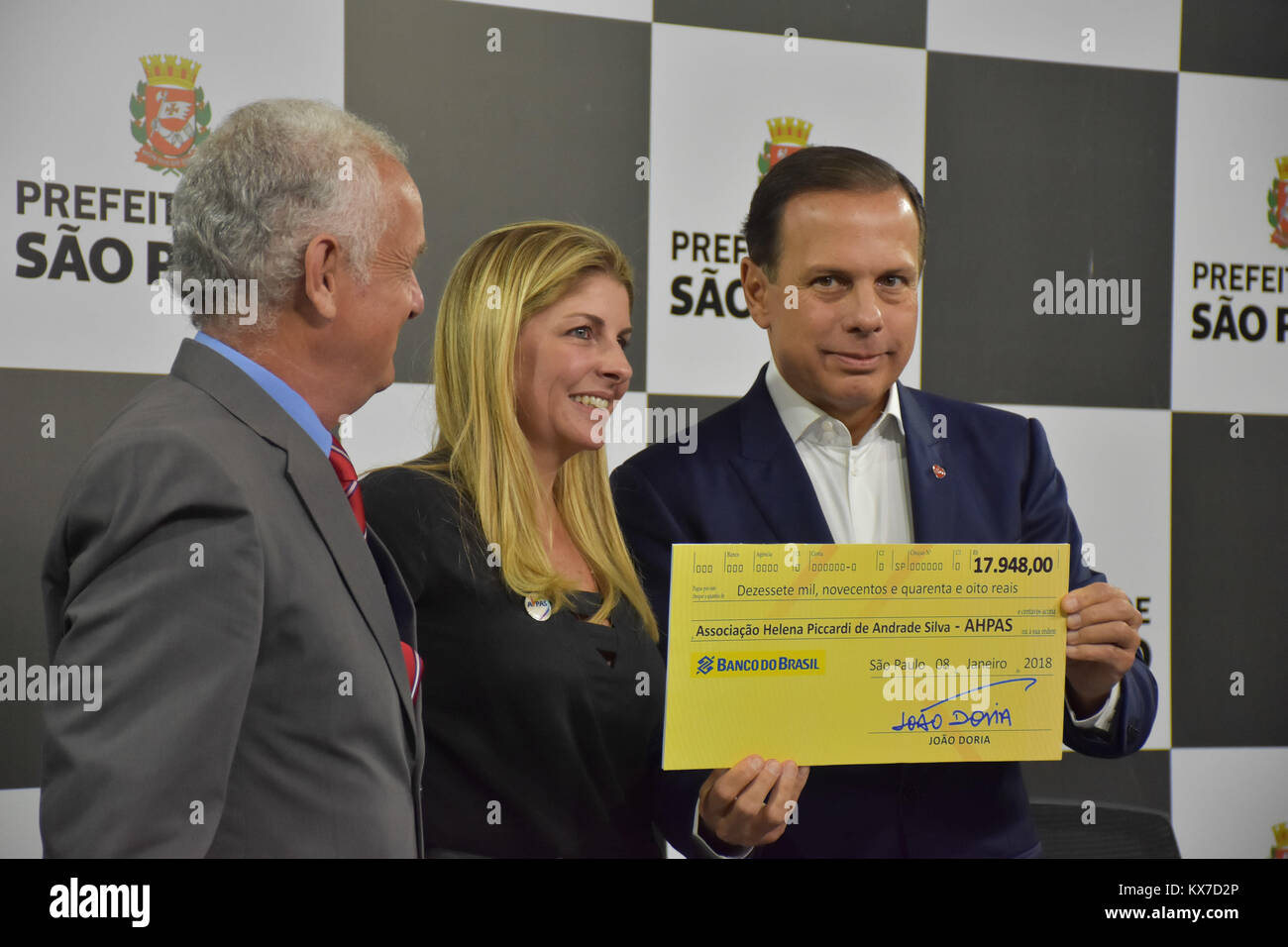 SÃO PAULO, SP - 08.01.2018: DOAÇÃO DO SALÁRIO DO PREFEITO JOÃO D'RIA ...