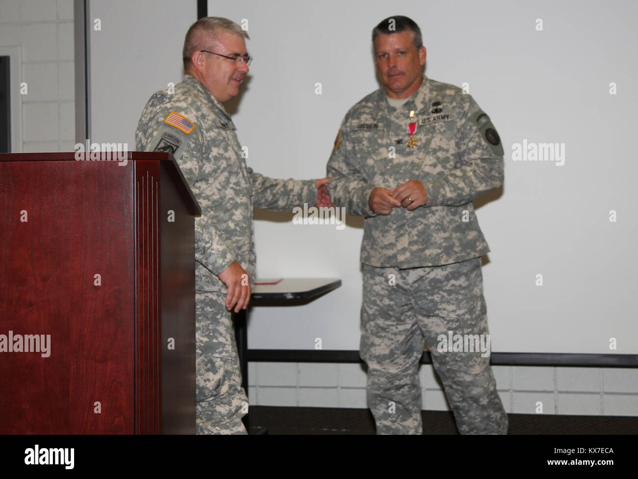 U.S. Army National Guard personnel daily duties and life. Working ...