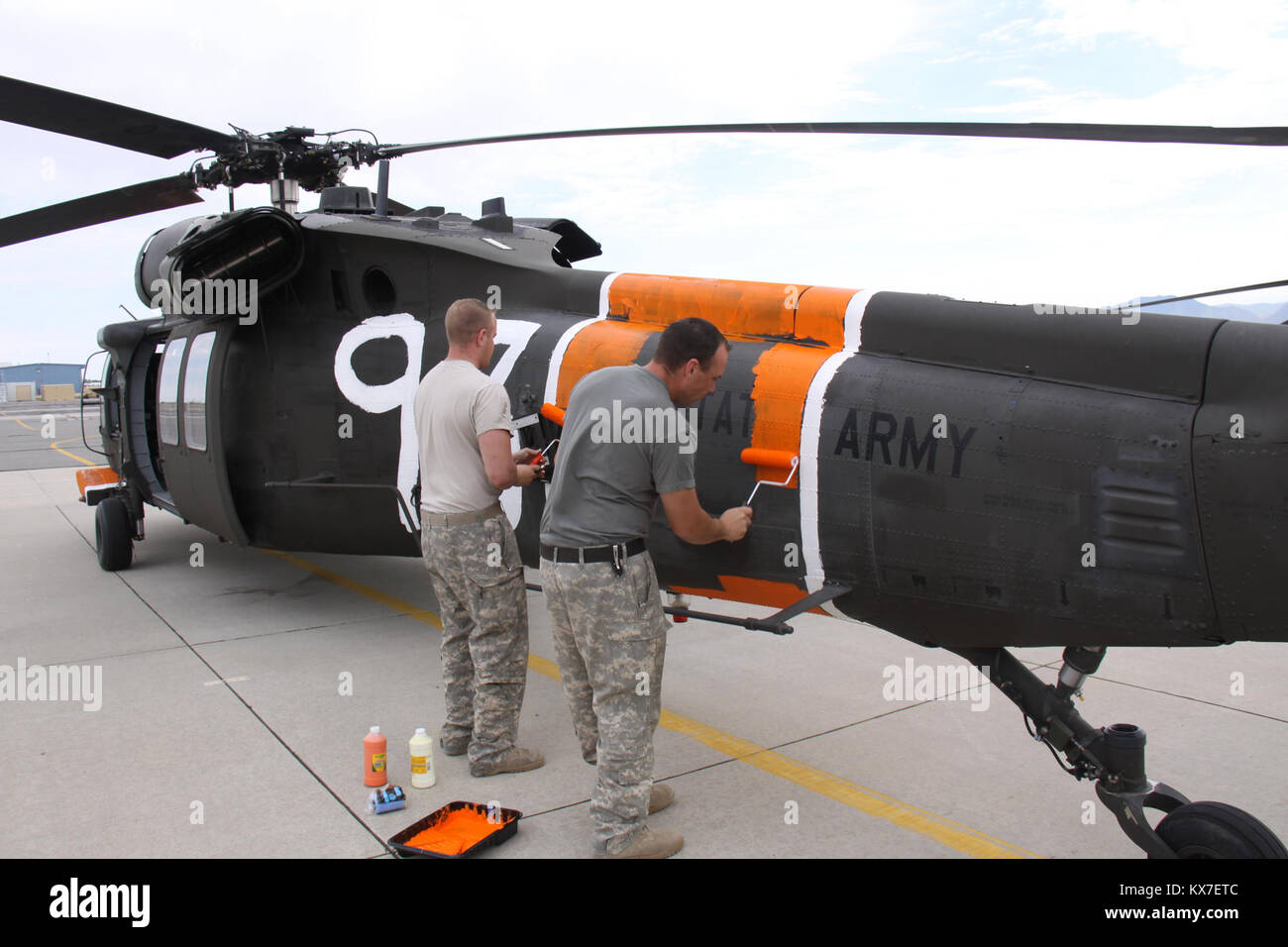 U.S. Army National Guard personnel daily duties and life. Working ...