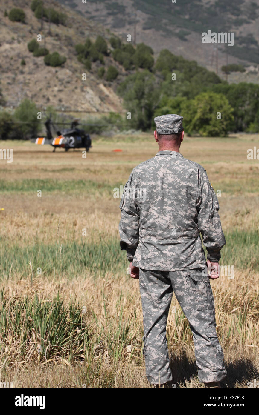 Utah Army National Guard 2-211th Aviation UH-60 Blackhawk helicopters ...