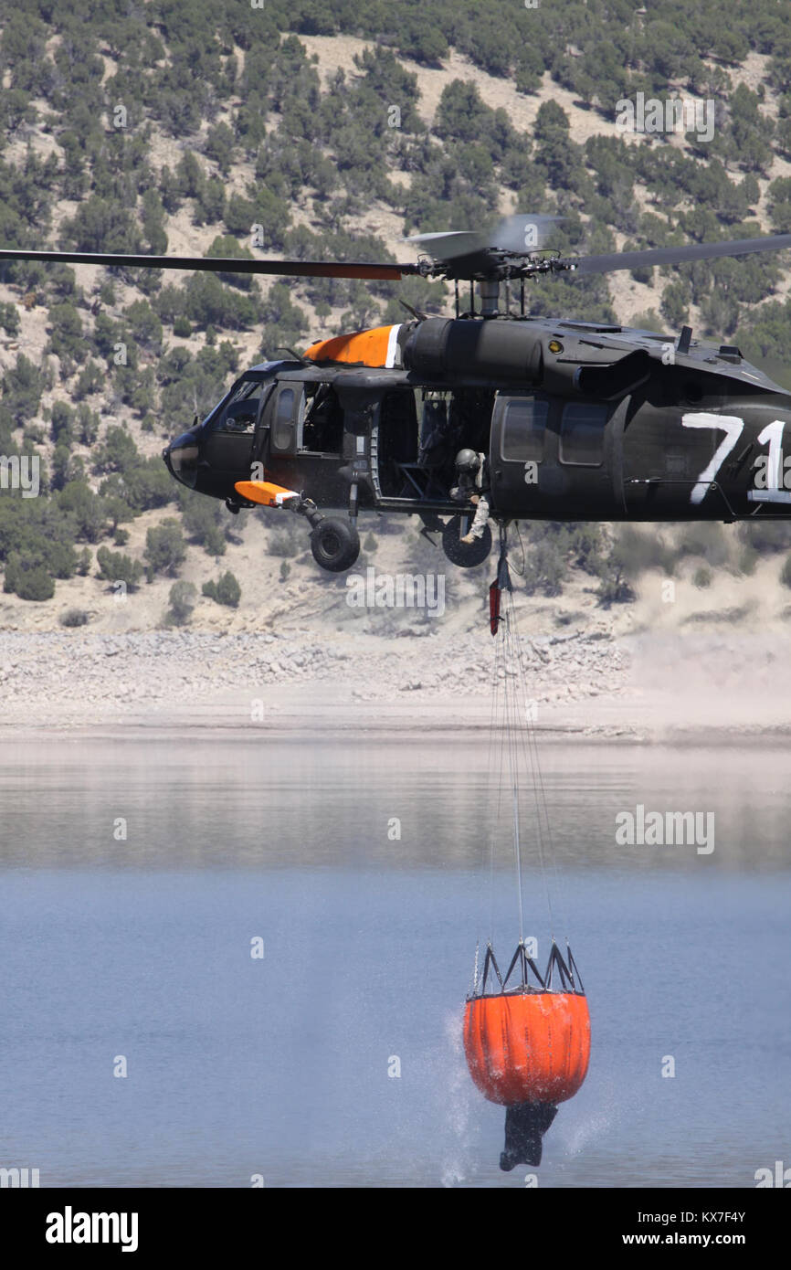 Utah Army National Guard 2-211th Aviation UH-60 Blackhawk helicopters ...