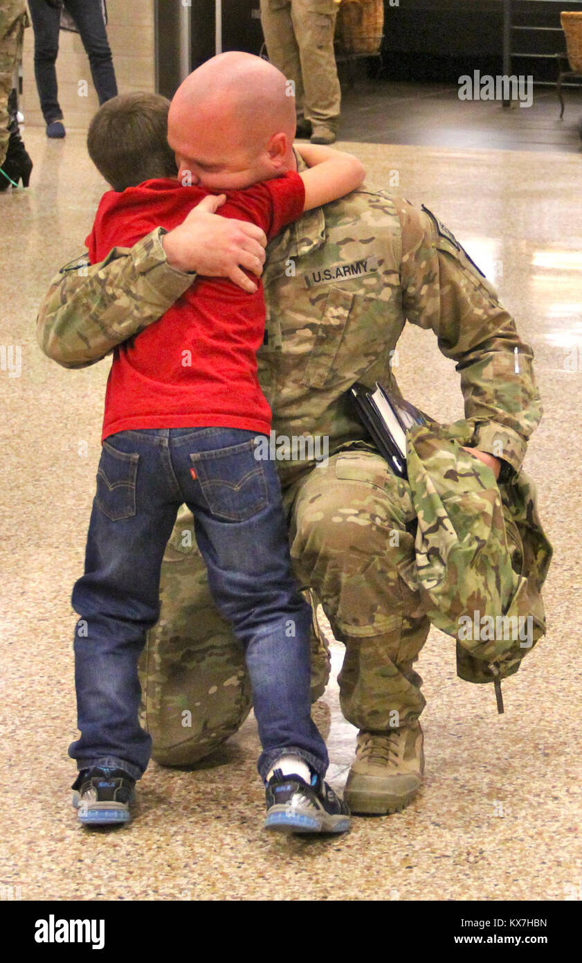 Soldiers of the 204th Maneuver Enhancement Brigade, Utah Army National ...