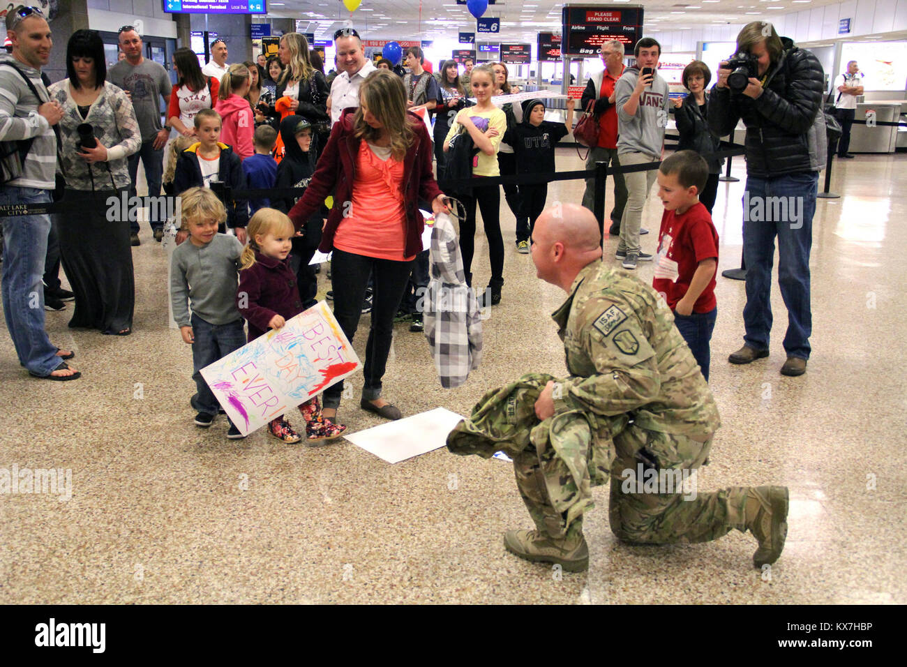 Soldiers of the 204th Maneuver Enhancement Brigade, Utah Army National ...